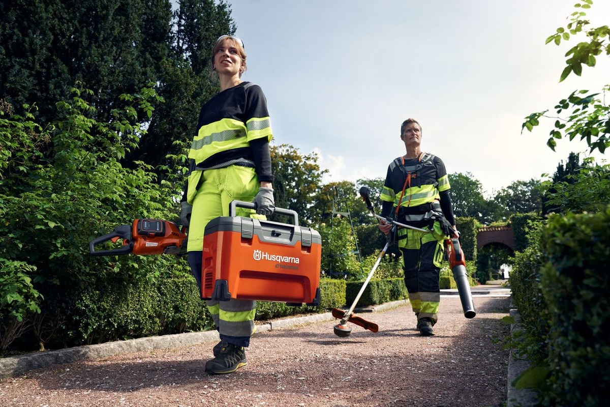 40-C10000X4 polnilni kovček Husqvarna - Polnilci Husqvarna - POLNILCI ...